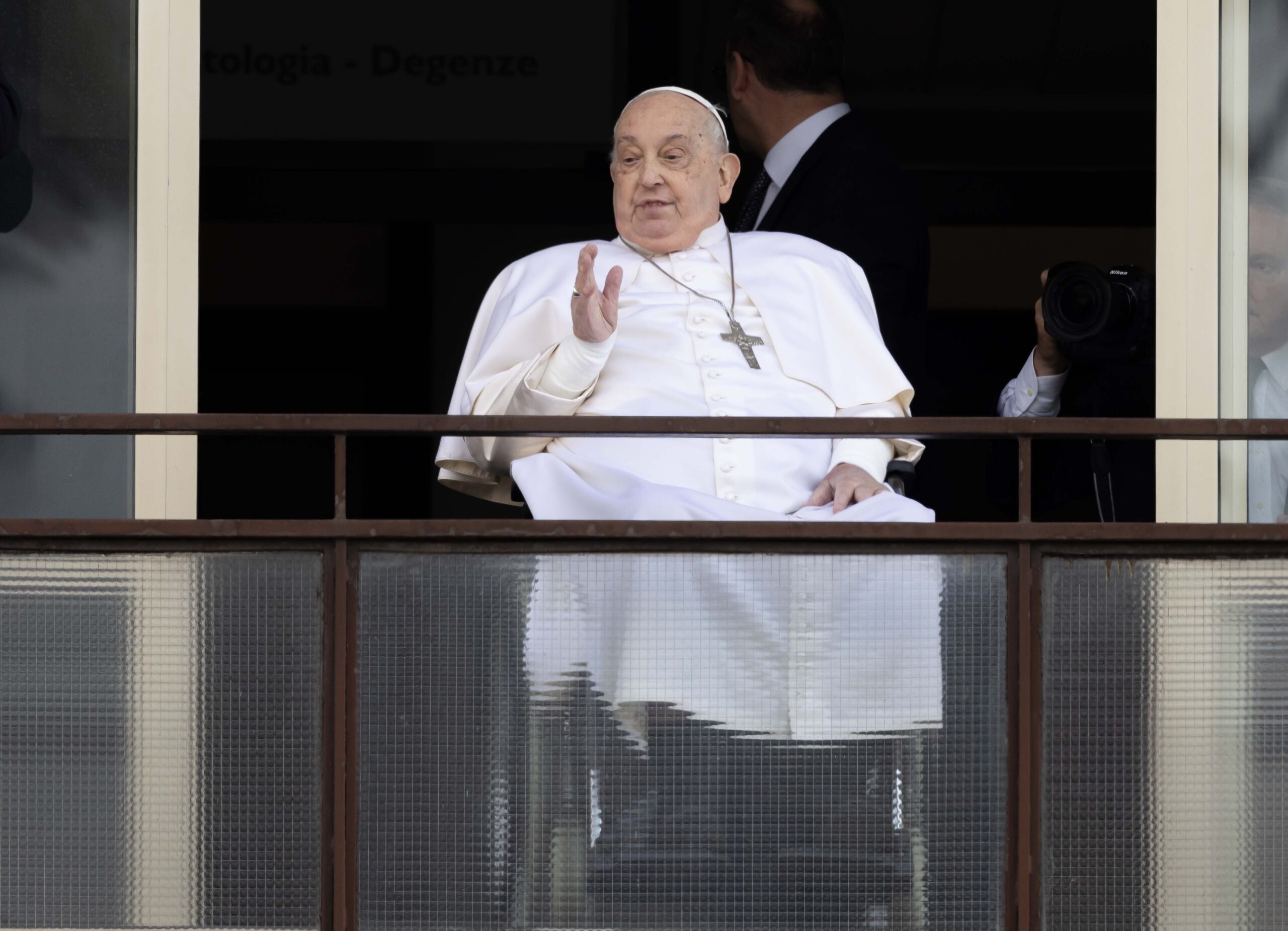 Pope Francis Makes First Public Greeting and Blessing from Hospital ...