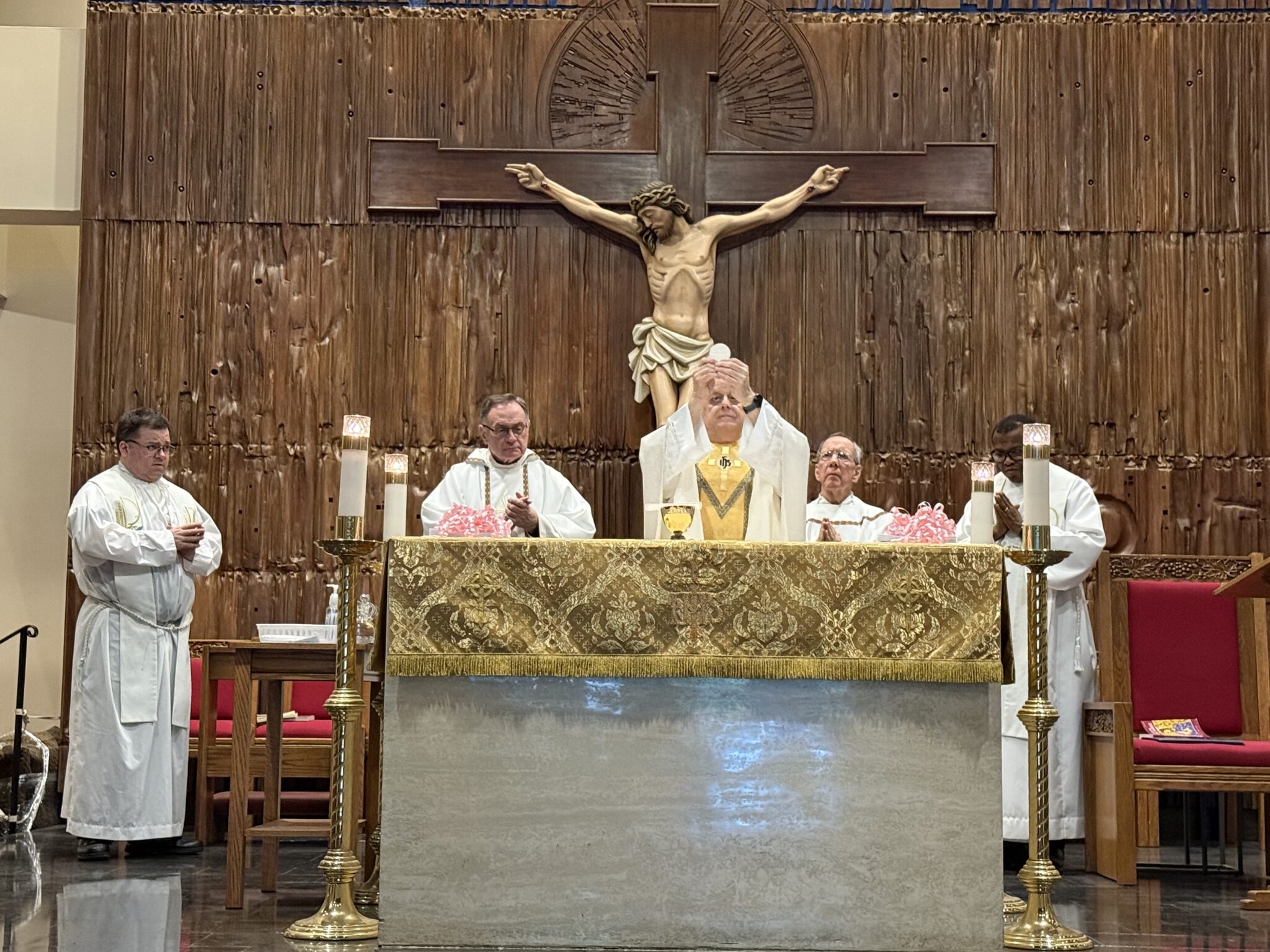 Archdiocese of New York Staff Gather for Final Mass at New York Catholic Center - The Good Newsroom