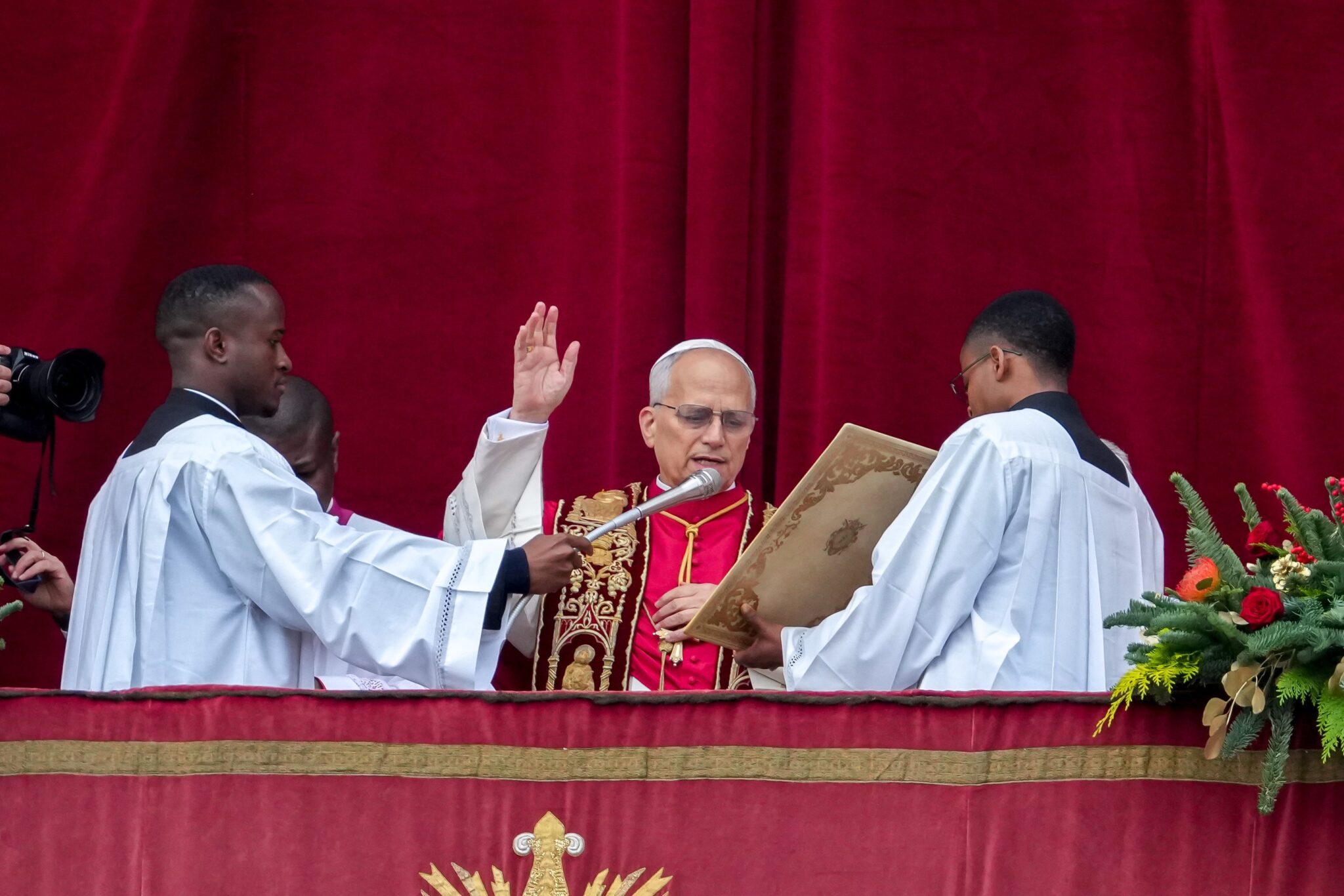 Open Your Hearts to Baby Jesus and One Another, Pope Says on Christmas ...